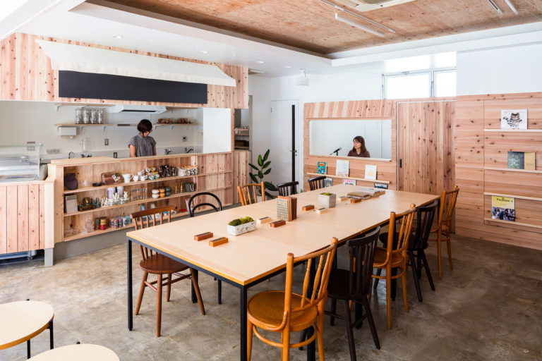 Book & Cafe stand Shinjo Gekijo – cobalt design